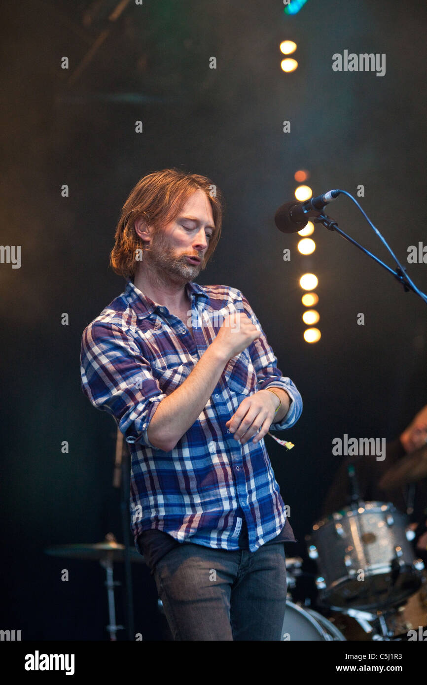 Thom York performing with radiohead at the Glastonbury Festival 2011 ...
