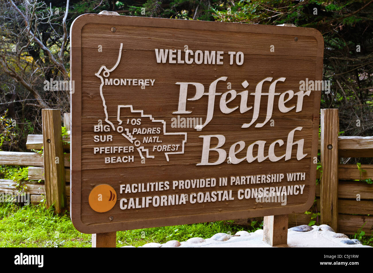 Sign at Pfeiffer Beach, Big Sur, California Stock Photo - Alamy