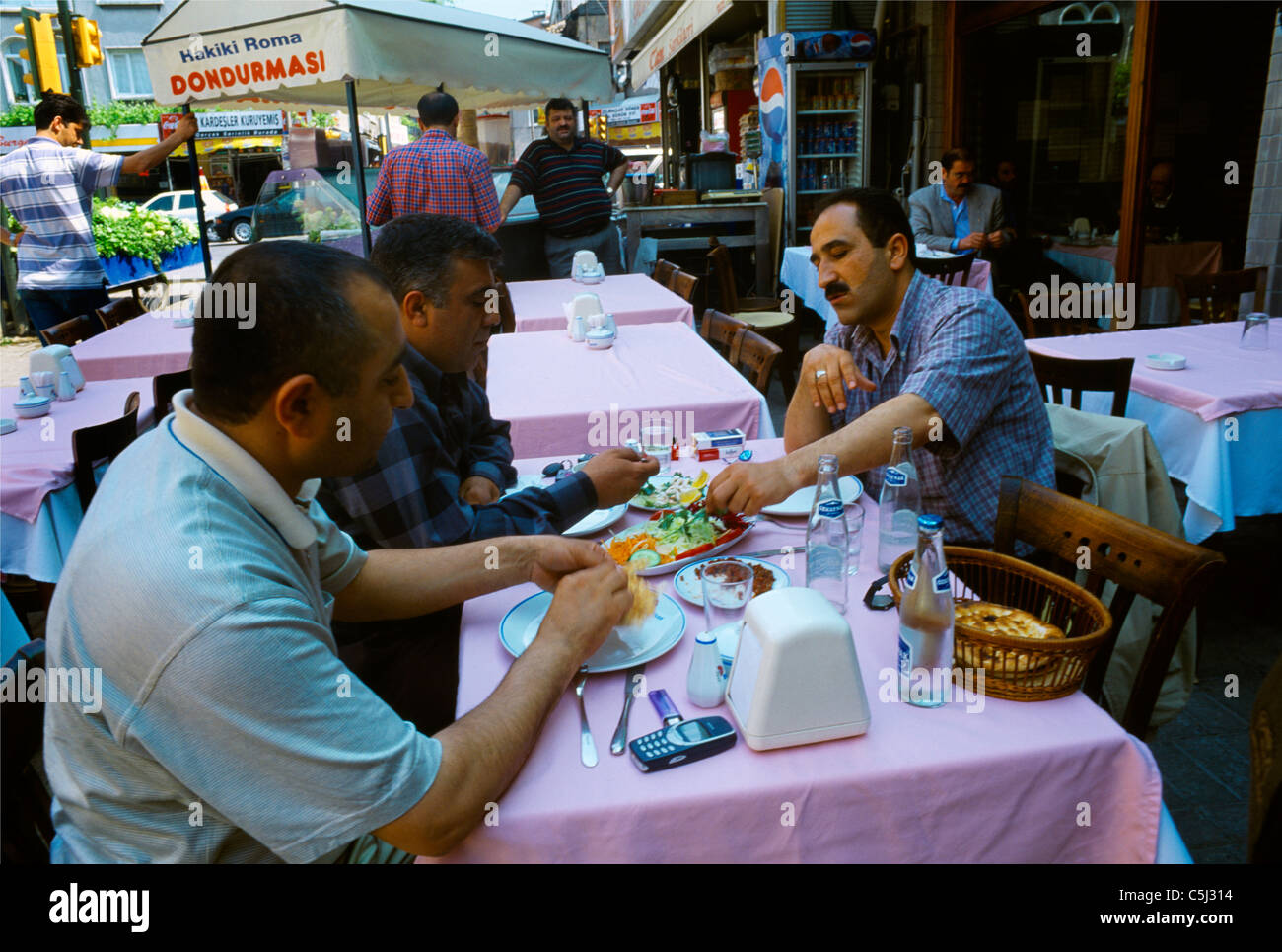 Men eating kebab hi-res stock photography and images - Alamy