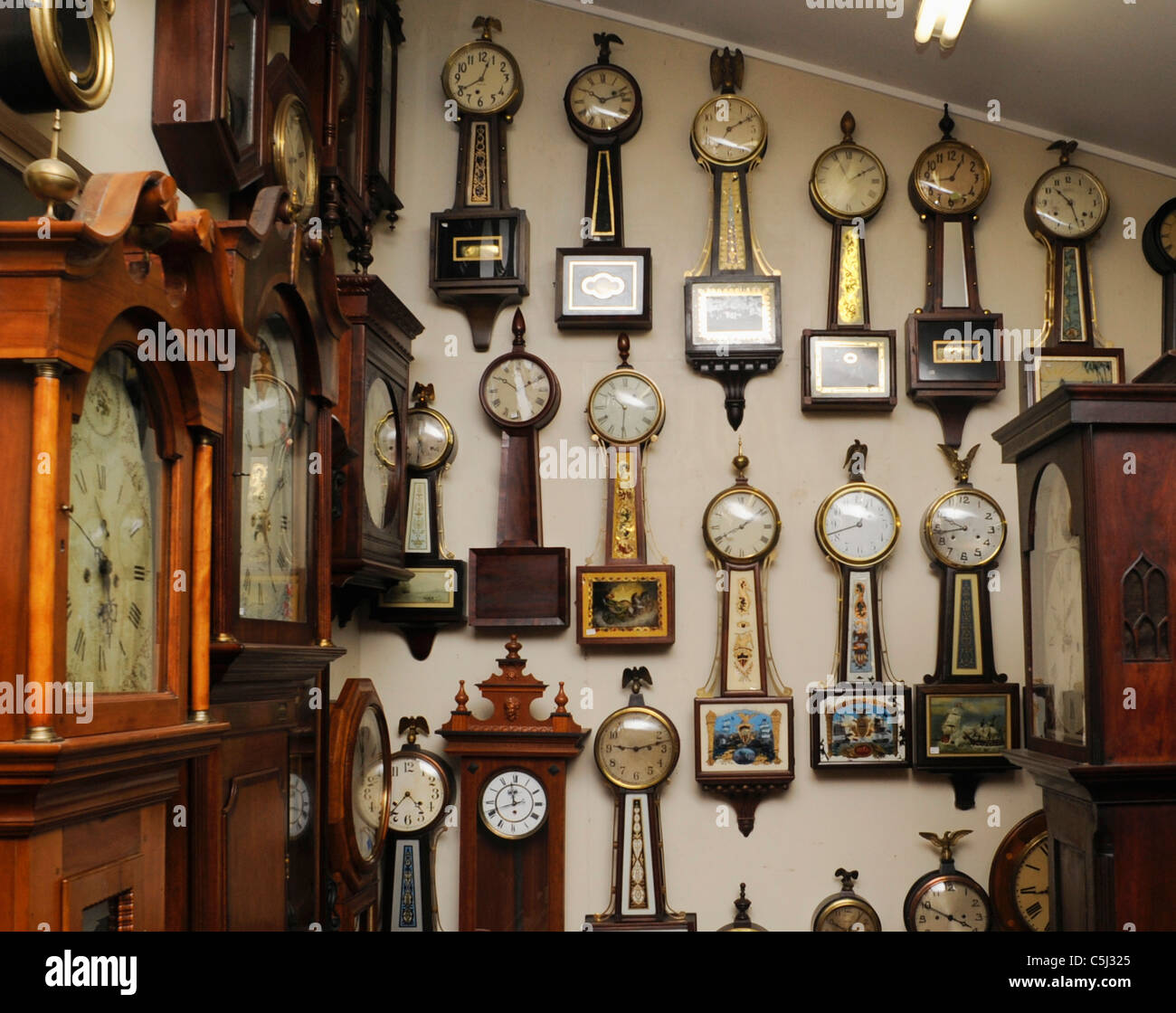 a wall full of clocks Stock Photo - Alamy