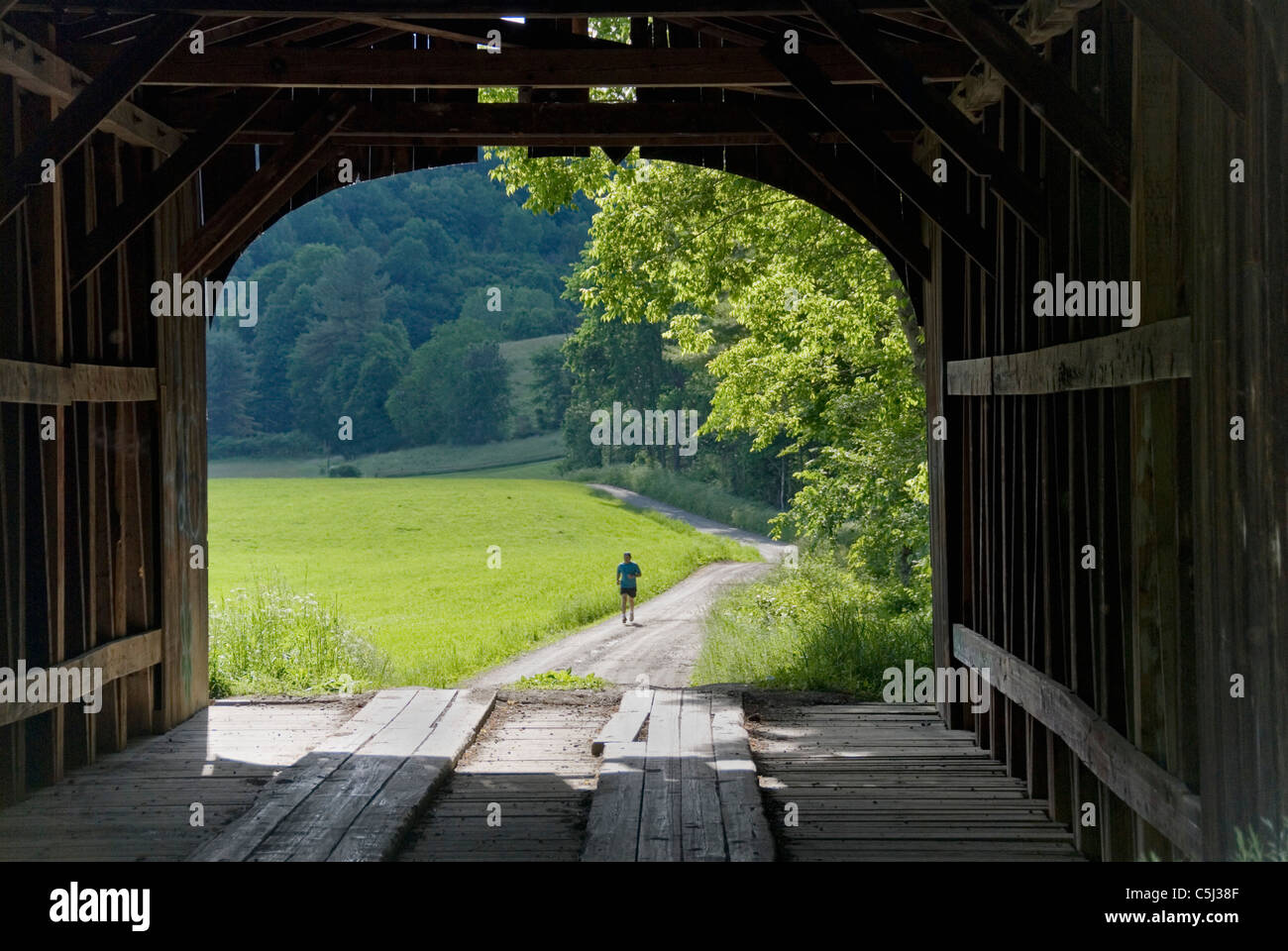 Runner runs country road hi-res stock photography and images - Alamy