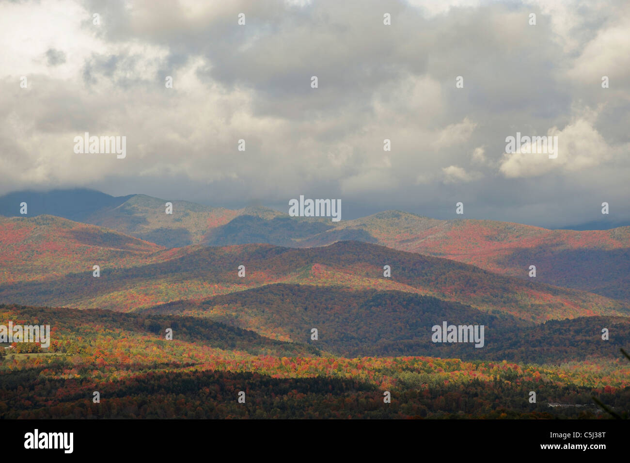 Fall foliage in Vermont near Waterbury looking towards Mt. Mansfield ...