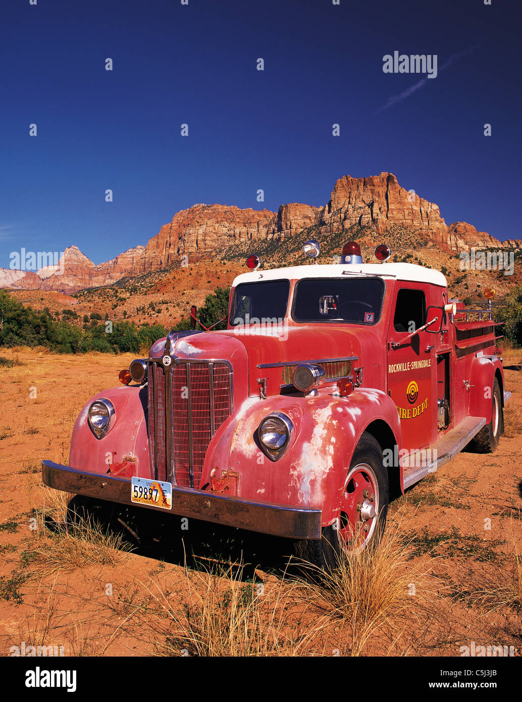 Red tractor unit hi-res stock photography and images - Alamy