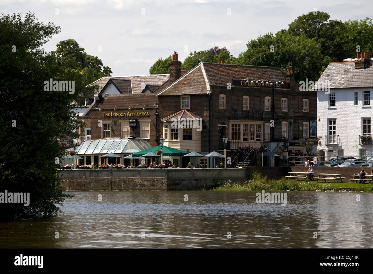 Isleworth hi-res stock photography and images - Alamy