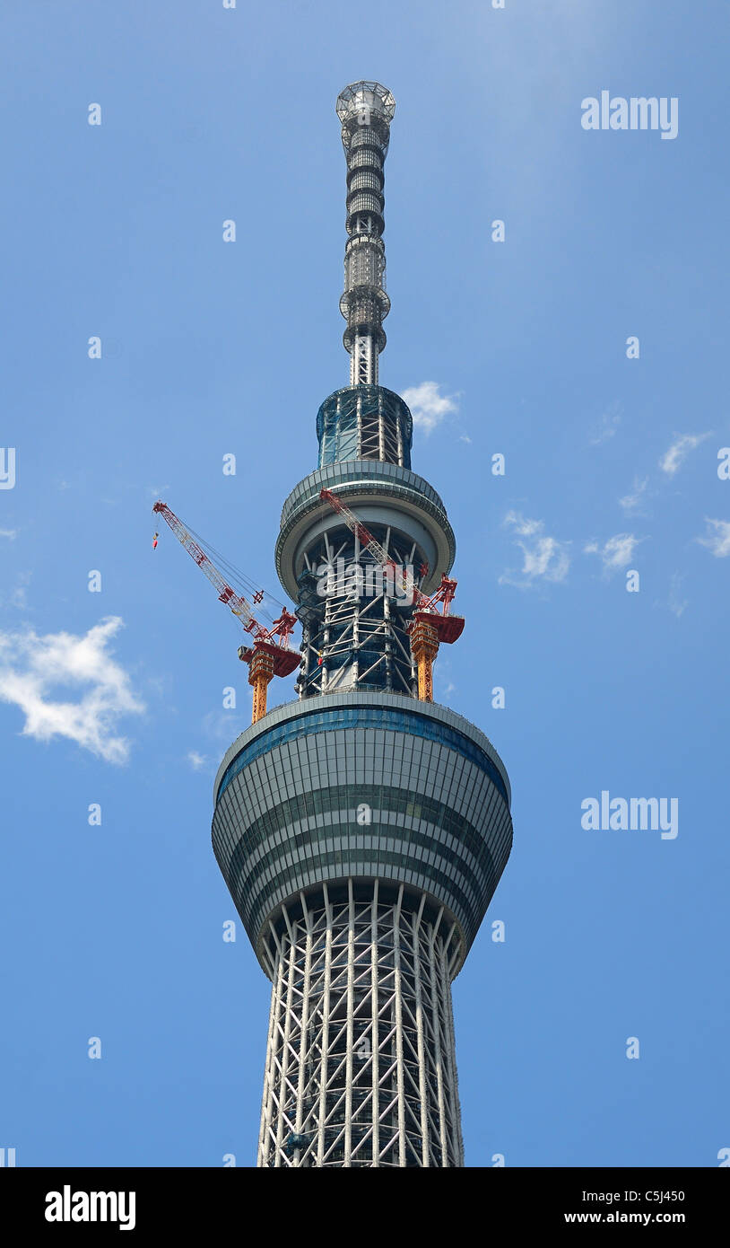 Tokyo skytree and tokyo tower hi-res stock photography and images - Alamy