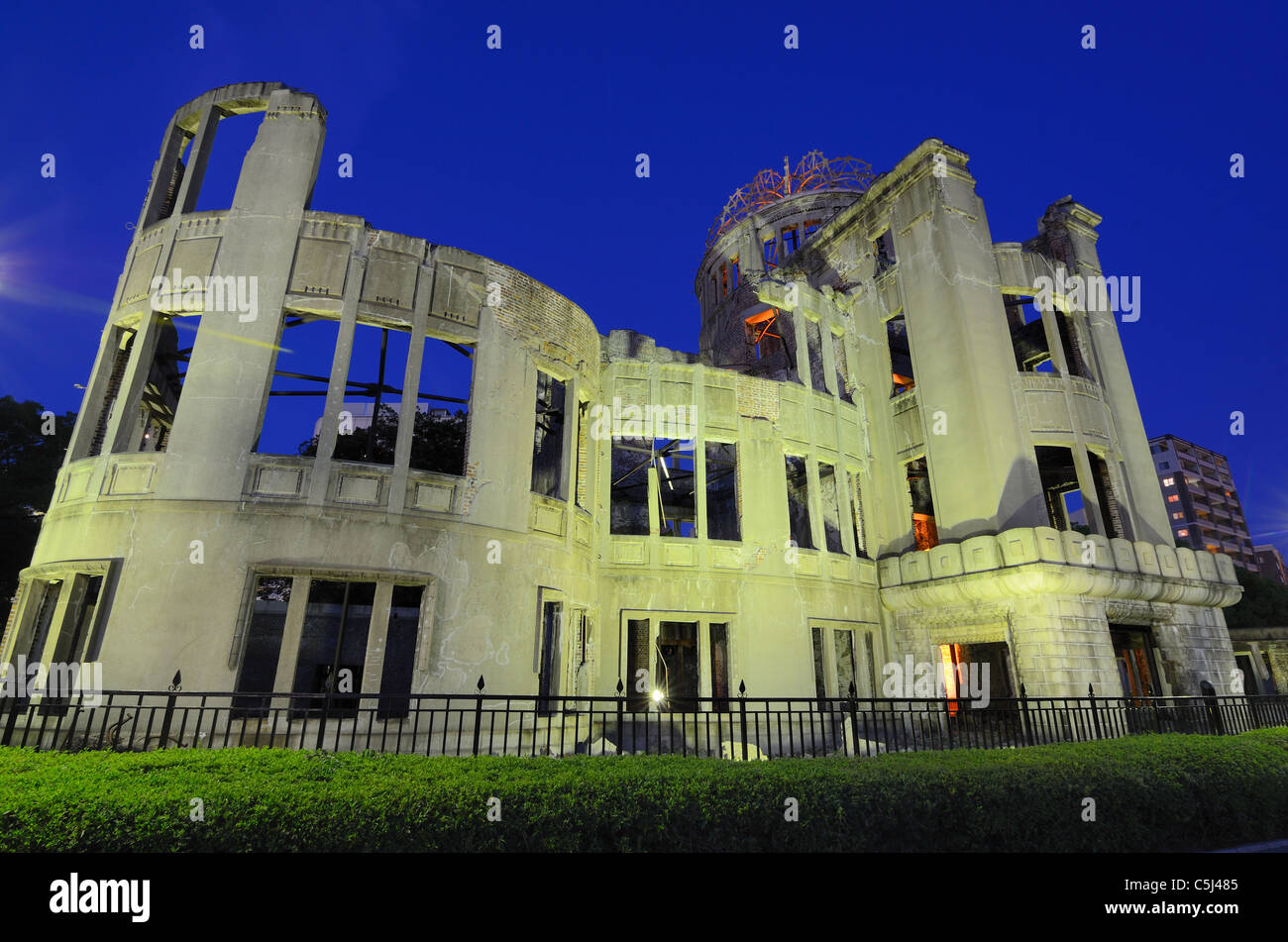 Hiroshima atomic memorial peace park hi-res stock photography and ...