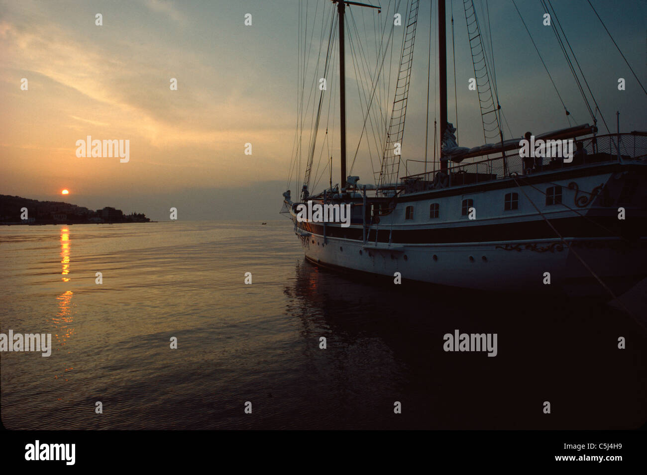 Spetsai hi-res stock photography and images - Alamy