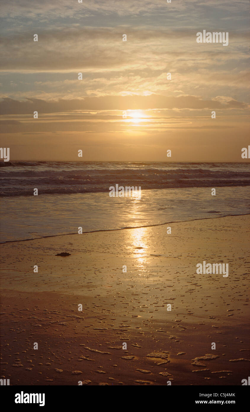Thin sun hi-res stock photography and images - Alamy