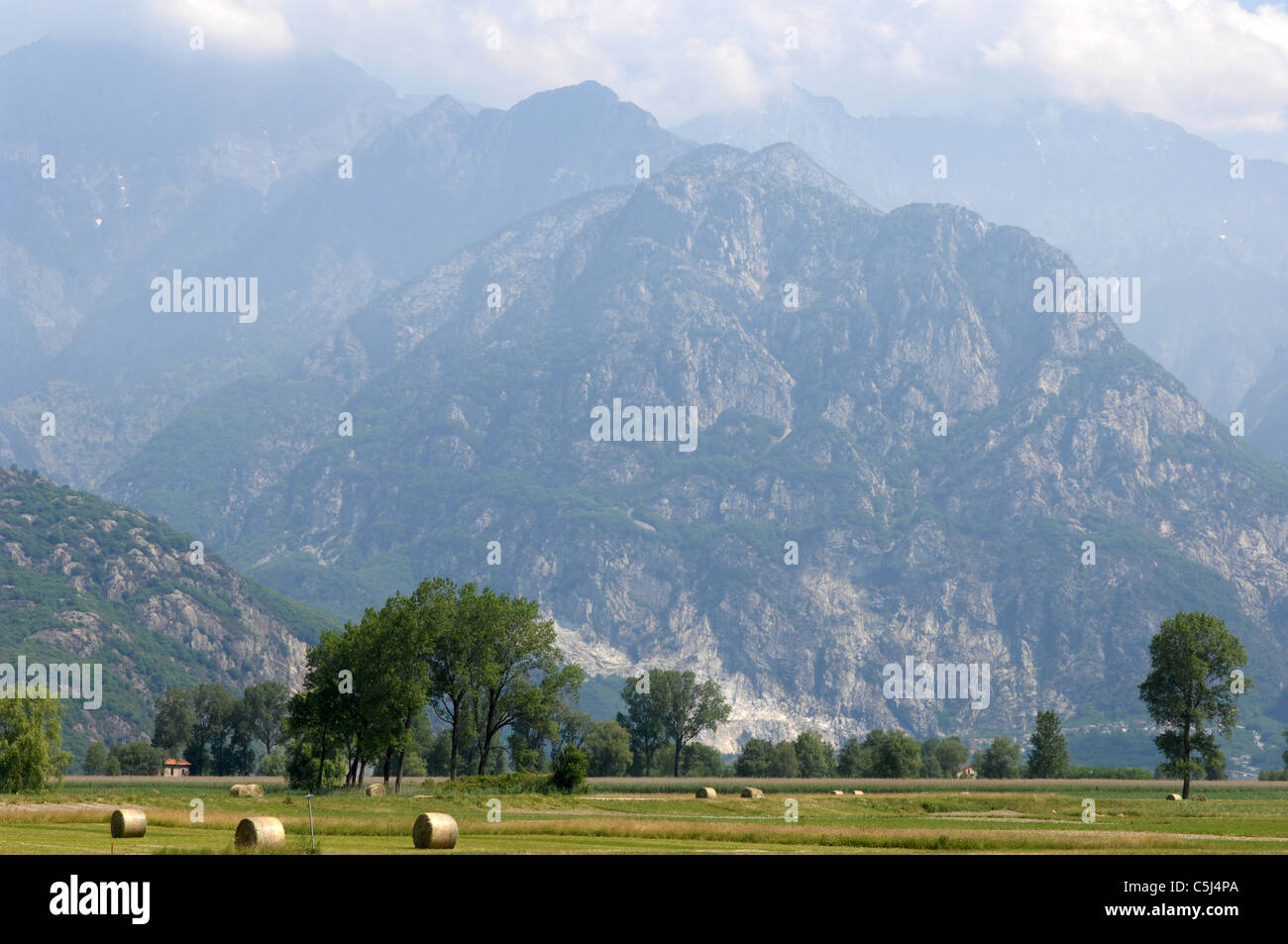 Italian swiss border europe hi-res stock photography and images - Alamy