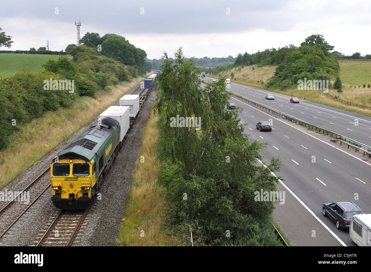 Uk freight train hi-res stock photography and images - Alamy