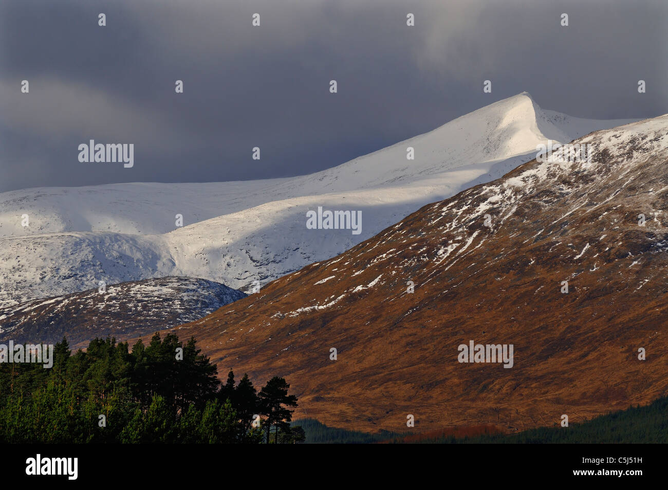 Blackmount mountain range hi-res stock photography and images - Alamy