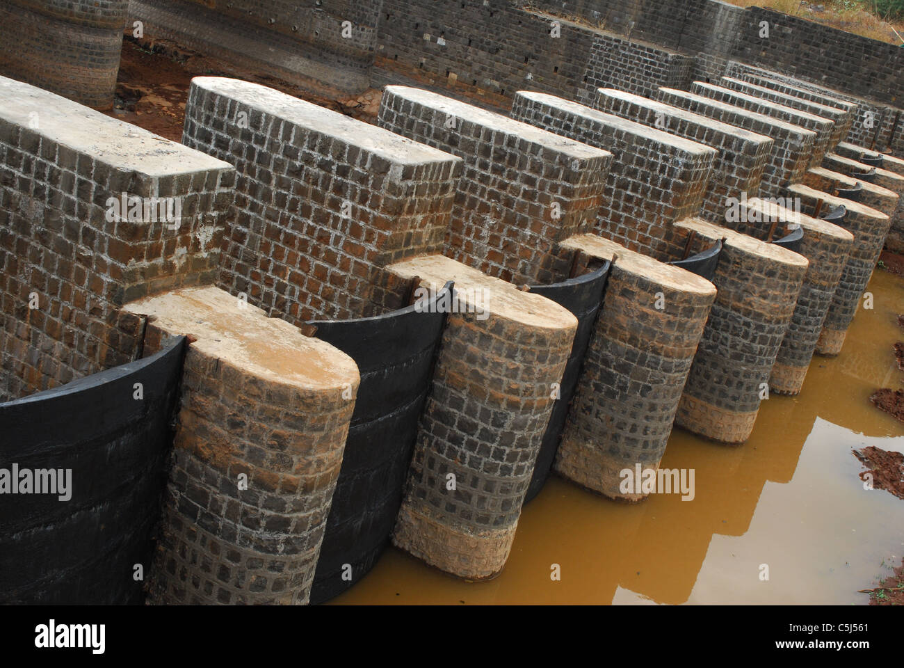 Construction of a dam hi-res stock photography and images - Alamy