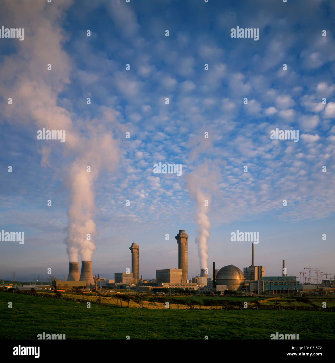 Sellafield nuclear power station hi-res stock photography and images ...