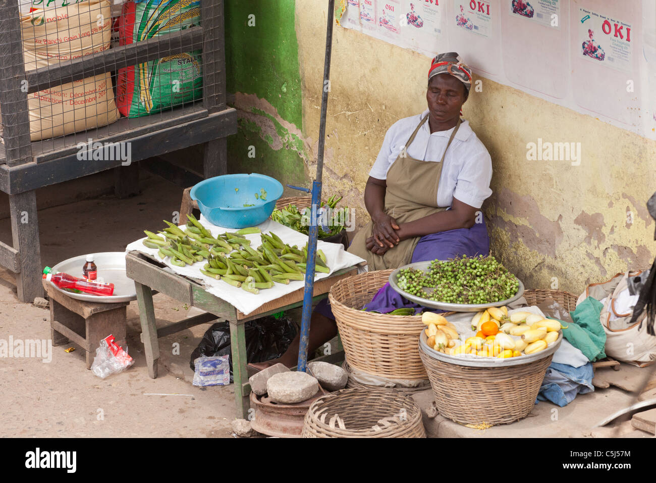 Ghana market woman hi-res stock photography and images - Alamy