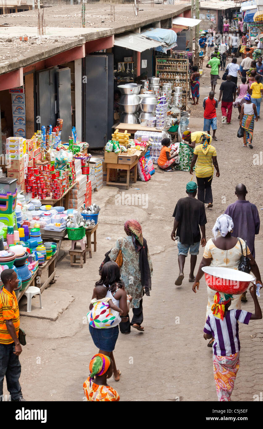 Busy market street with household product stalls, Kaneshie Market ...