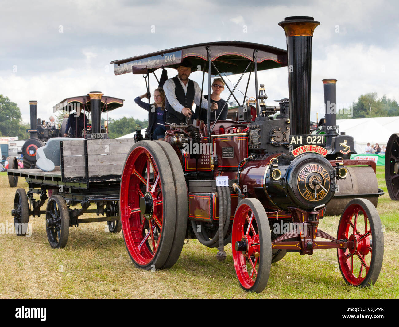 Traction engine towing trailer at Woodcote Vintage Steam Rally ...