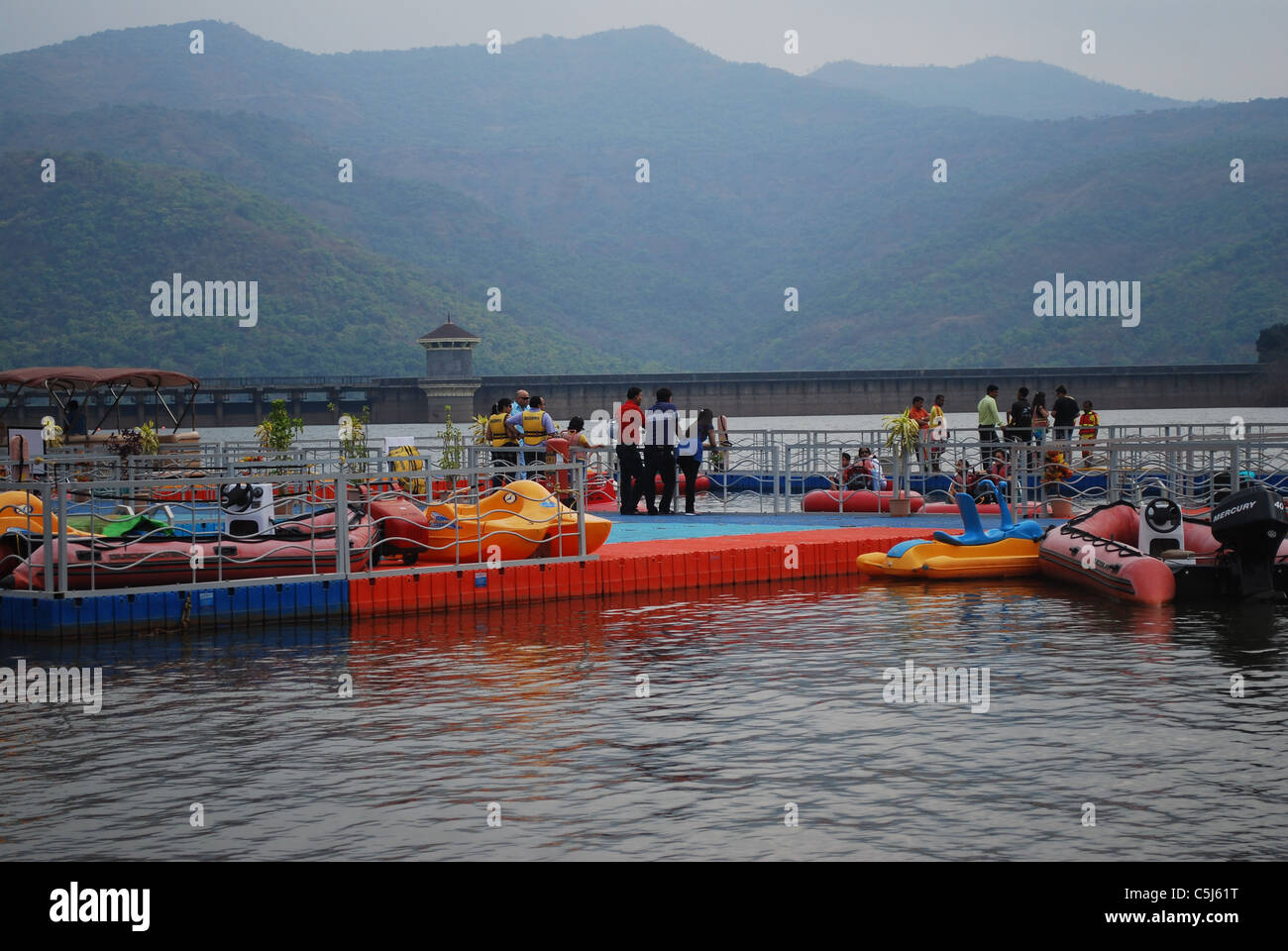 Floating dam hi-res stock photography and images - Alamy