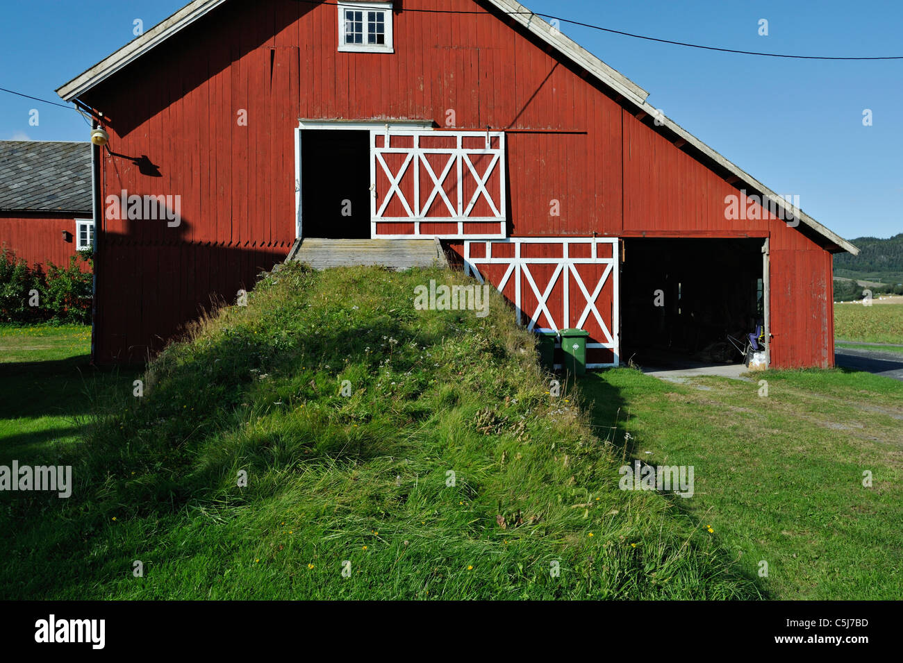 Bright red-painted barn at Stjordal, Norway Stock Photo - Alamy