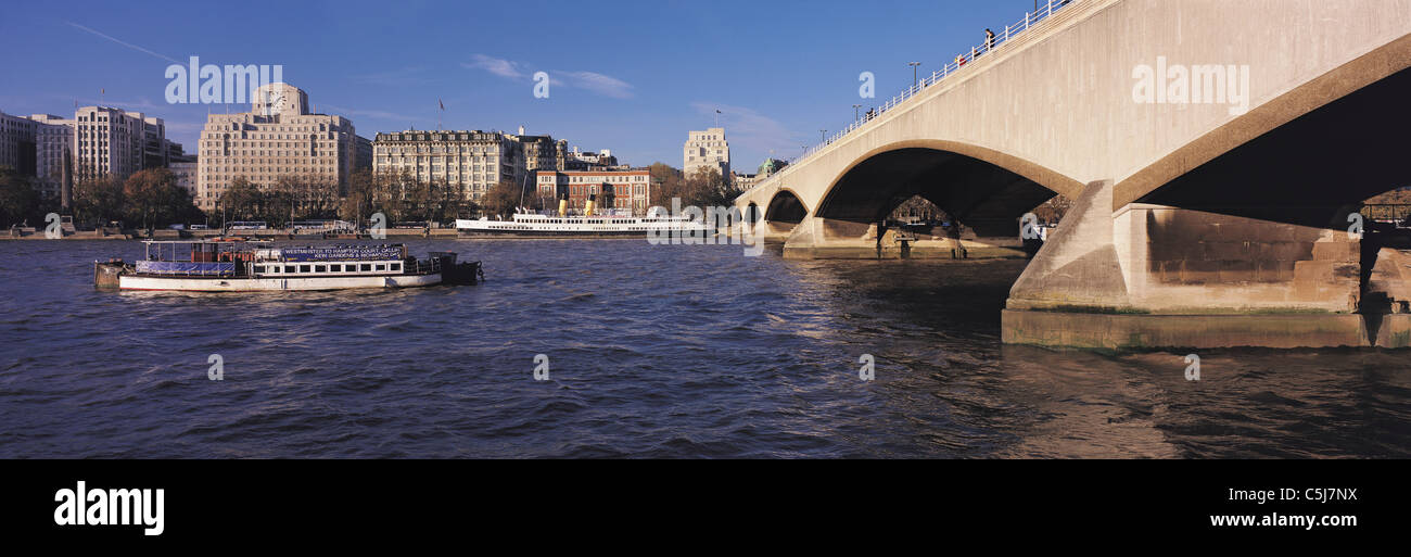 The Shell Building and River Thames at Waterloo Bridge, London, England ...