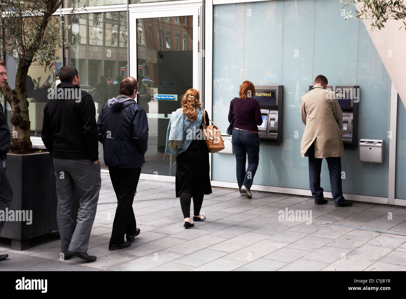 Cash point machine people horizontal england natwest uk hi-res stock ...