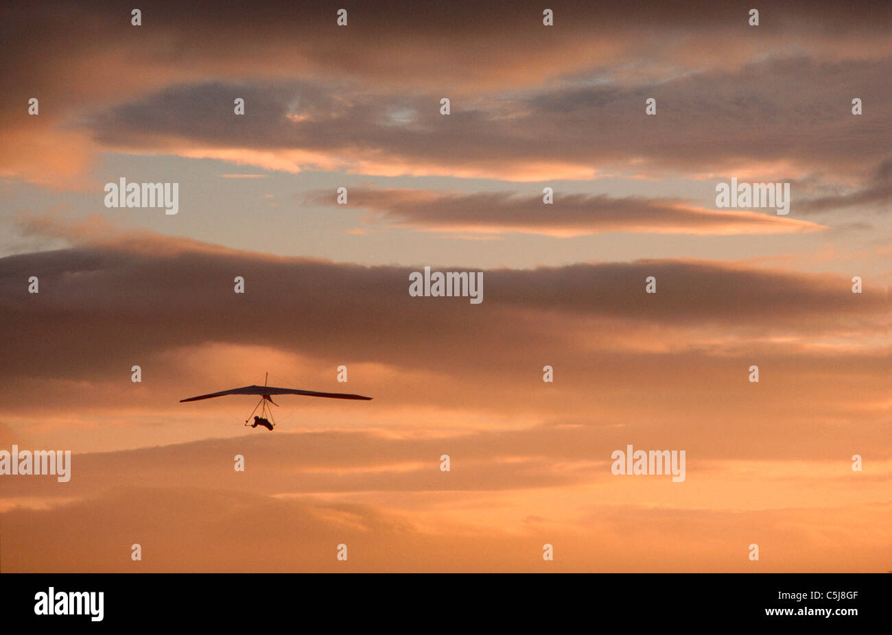 Hang glider pilot silhouette hi-res stock photography and images - Alamy