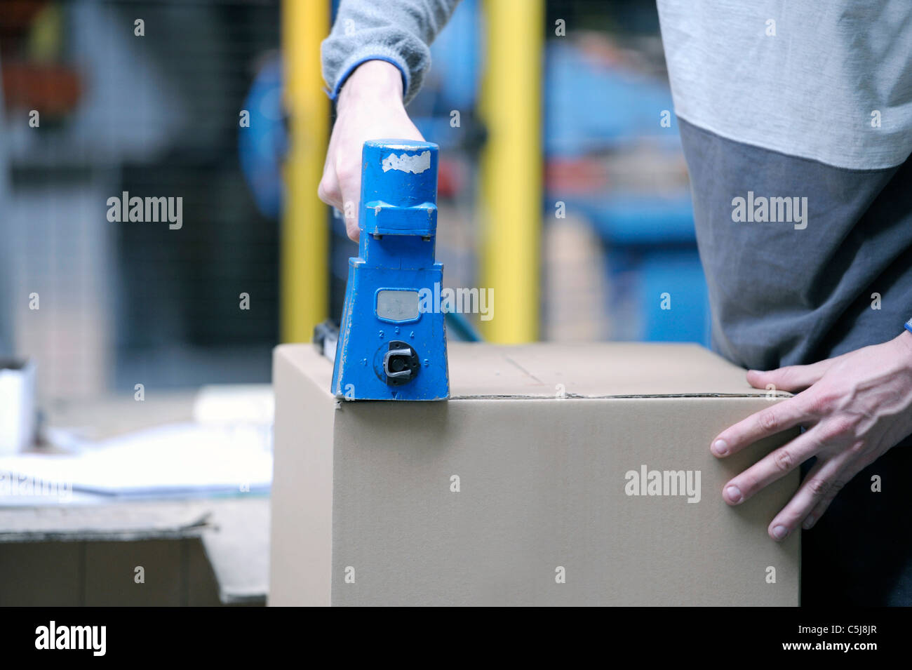 Stiching box carton hi-res stock photography and images - Alamy