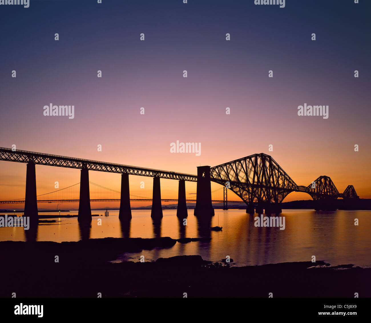 Forth bridge scotland construction hi-res stock photography and images ...