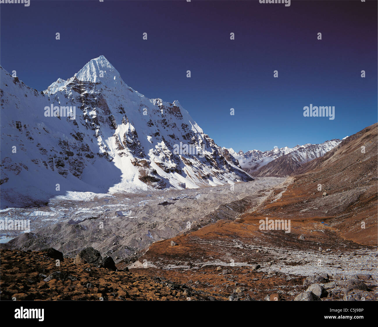 Wedge Peak and the Kangchenjunga Glacier seen across base camp at Pang Pema in east Nepal Stock ...