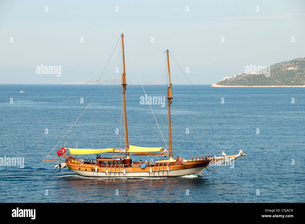 Boat blue water hi-res stock photography and images - Alamy