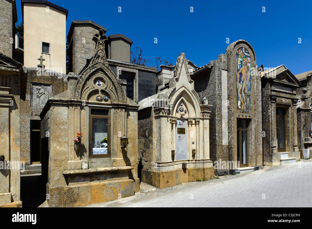 Grave Tomb Cemetery Sicily High Resolution Stock Photography and Images ...