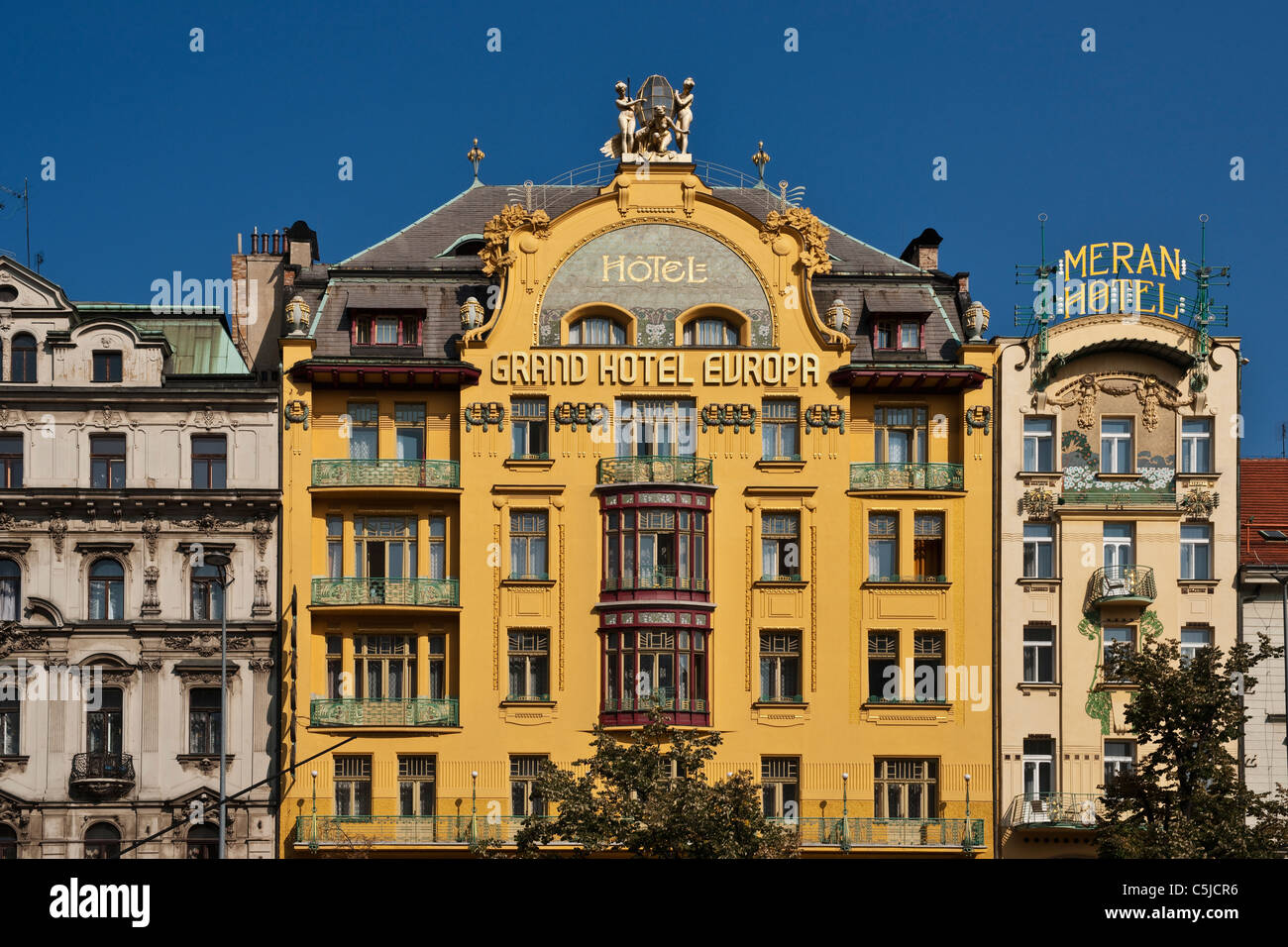 Prague grand city sightseeing tour hi-res stock photography and images ...