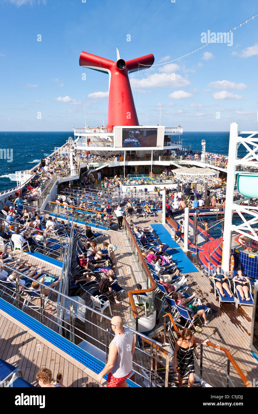 Big screen football hi-res stock photography and images - Alamy