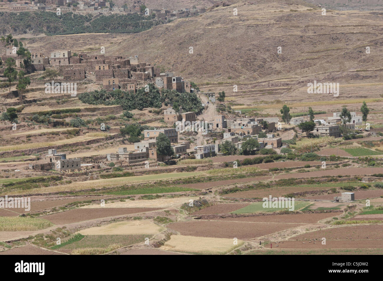 Village in a valley hi-res stock photography and images - Alamy