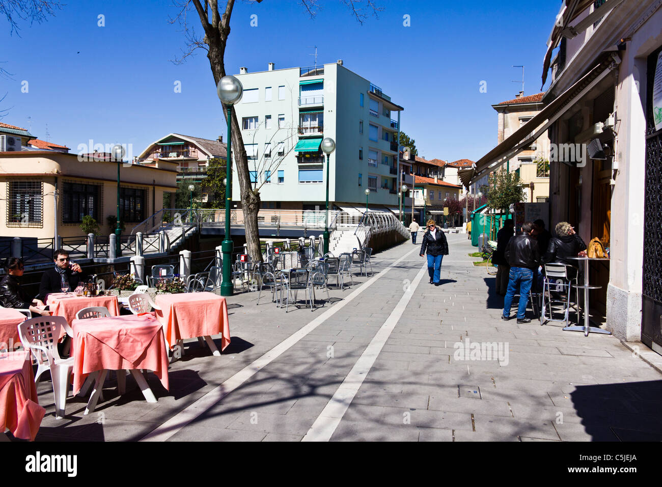 Pavement shops hi-res stock photography and images - Alamy