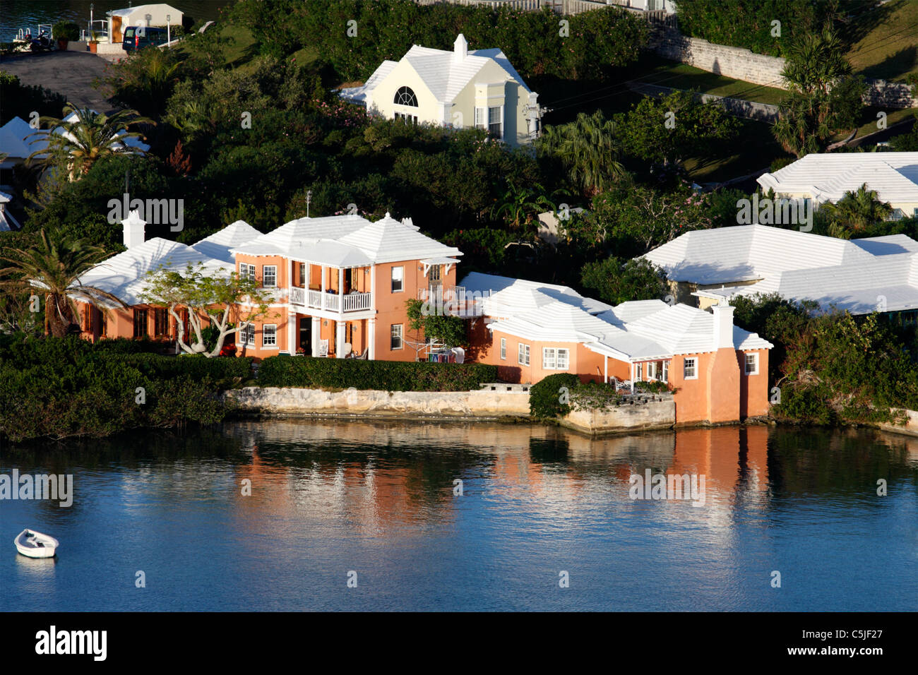 Pastel houses bermuda hi-res stock photography and images - Alamy