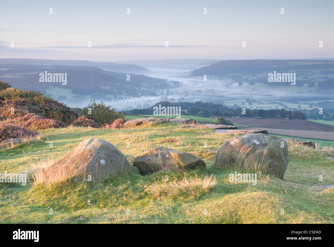 Sunrise overlooking Chatsworth from Baslow Edge - Peak District ...