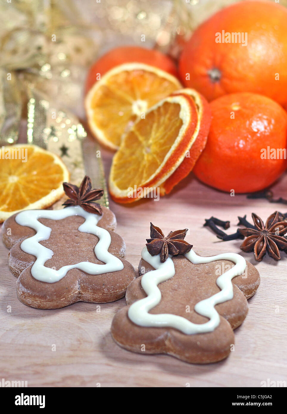 gingerbread and christmas decorations Stock Photo - Alamy