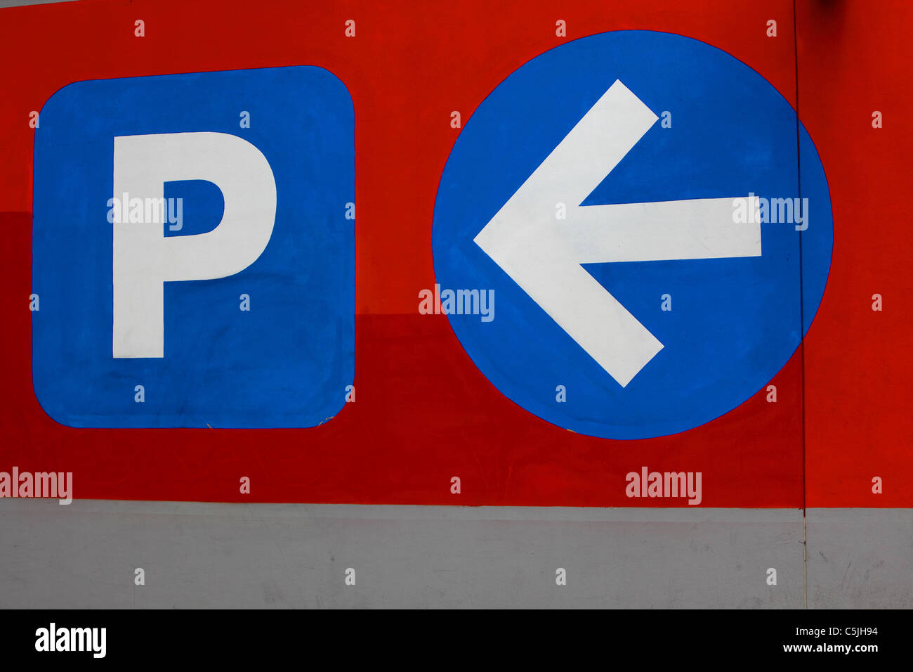 Parking sign a direction arrow on wall in Sydney CBD Central Business ...