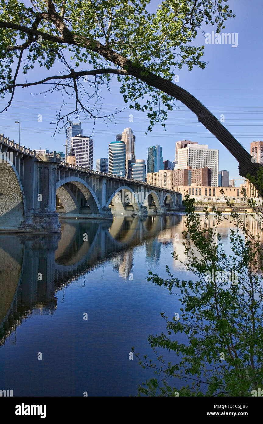 The Third Avenue bridge crosses the Mississippi River at Minneapolis ...