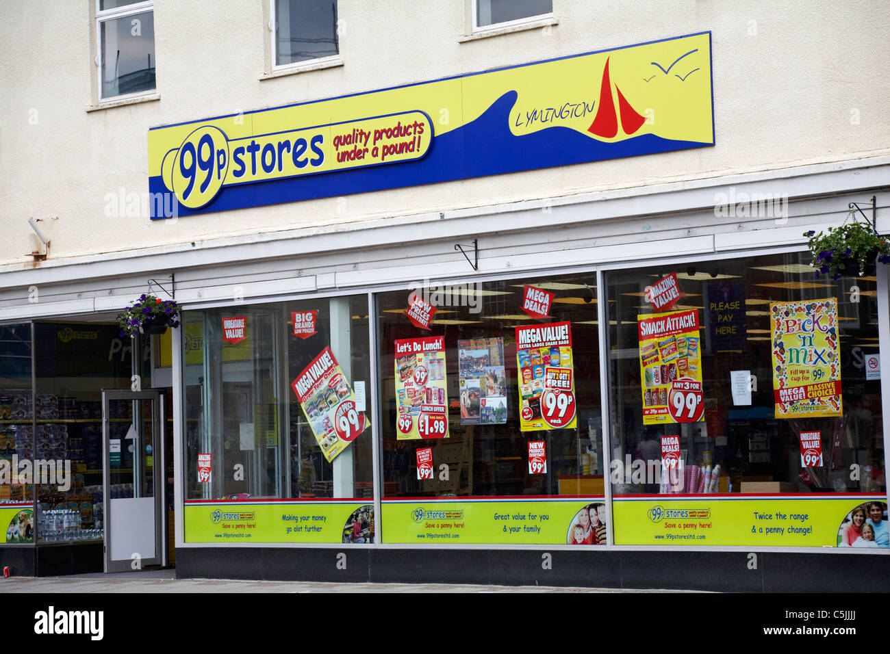 High street shops lymington hampshire uk hi-res stock photography and ...