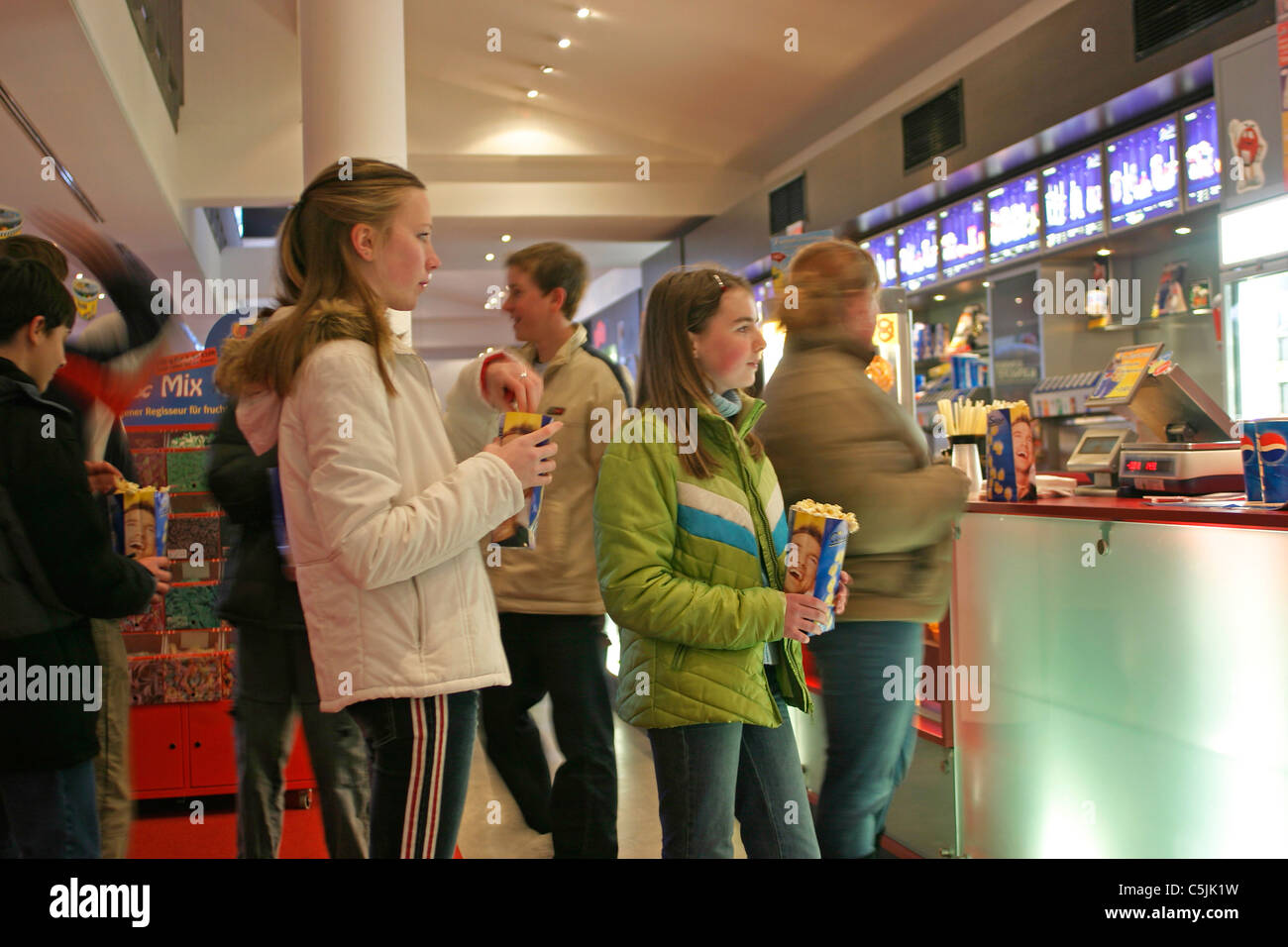 Cinema queue hi-res stock photography and images - Alamy