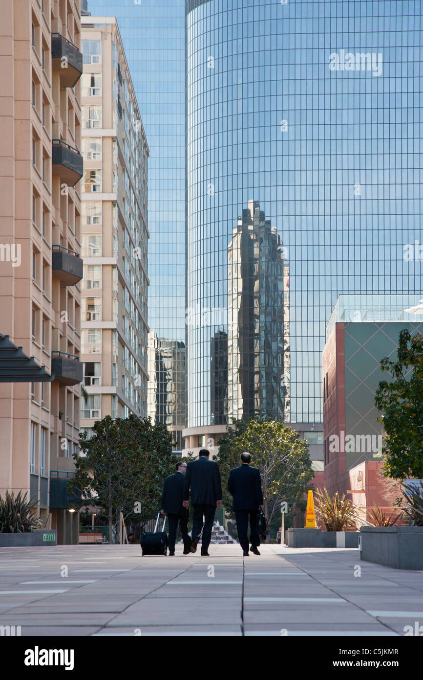Skyscraper buildings and architecture in Downtown, Los Angeles ...