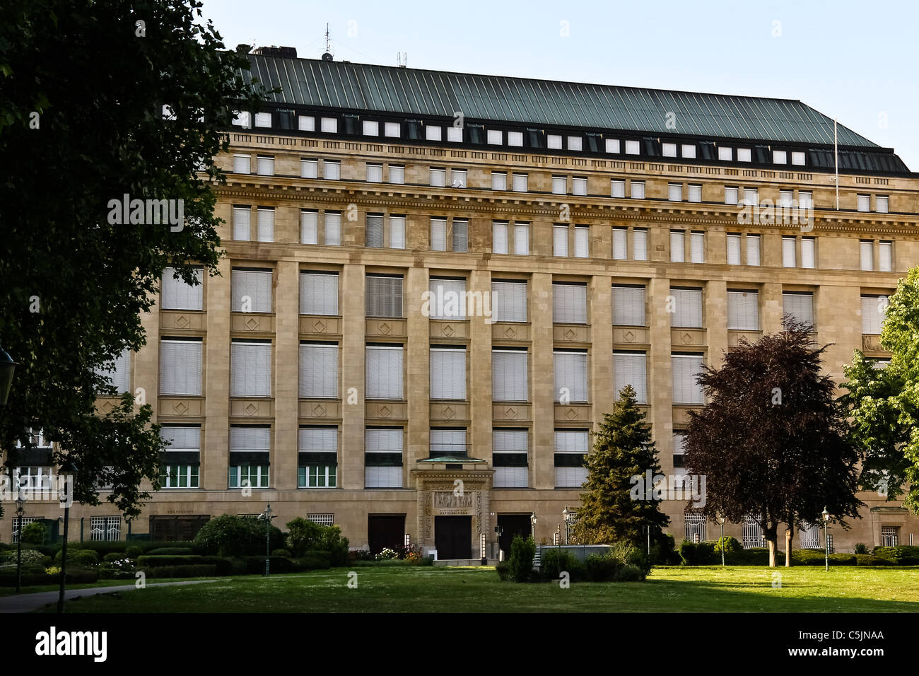 The facade of Austria's national bank in Vienna Stock Photo - Alamy