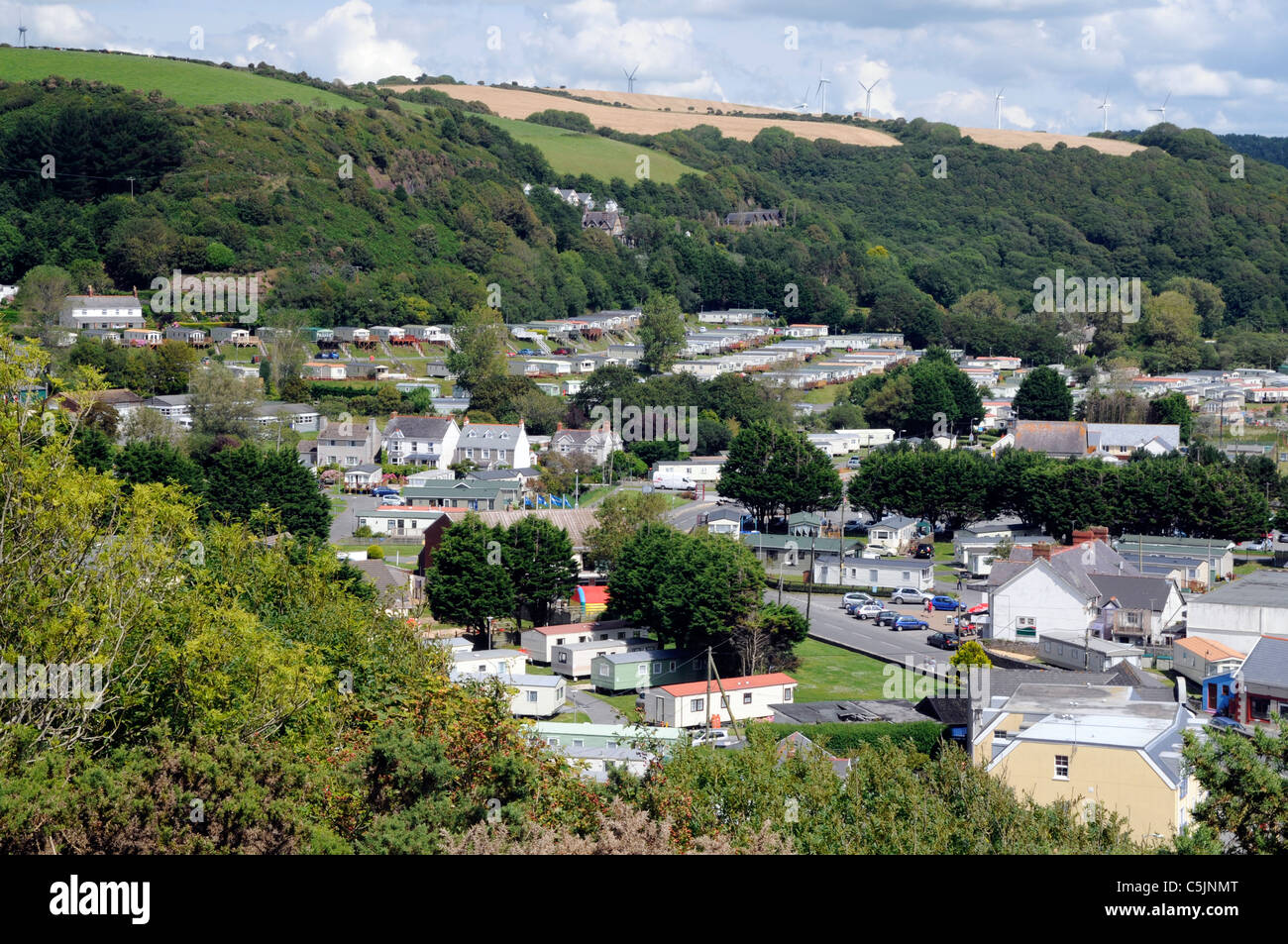 Houses and caravans at Pendine in South Wales Stock Photo - Alamy