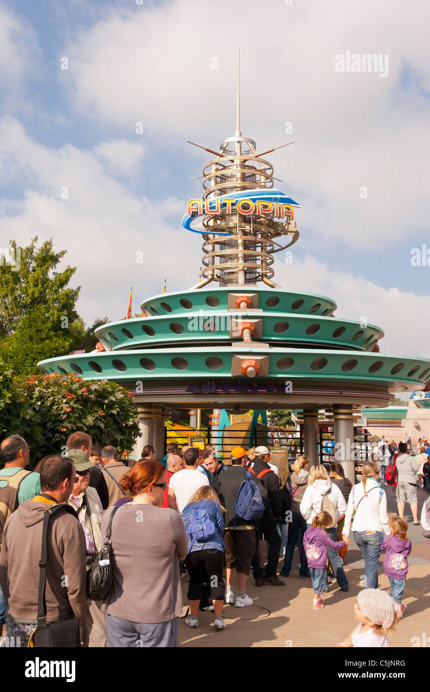 Theme park queue hi-res stock photography and images - Alamy