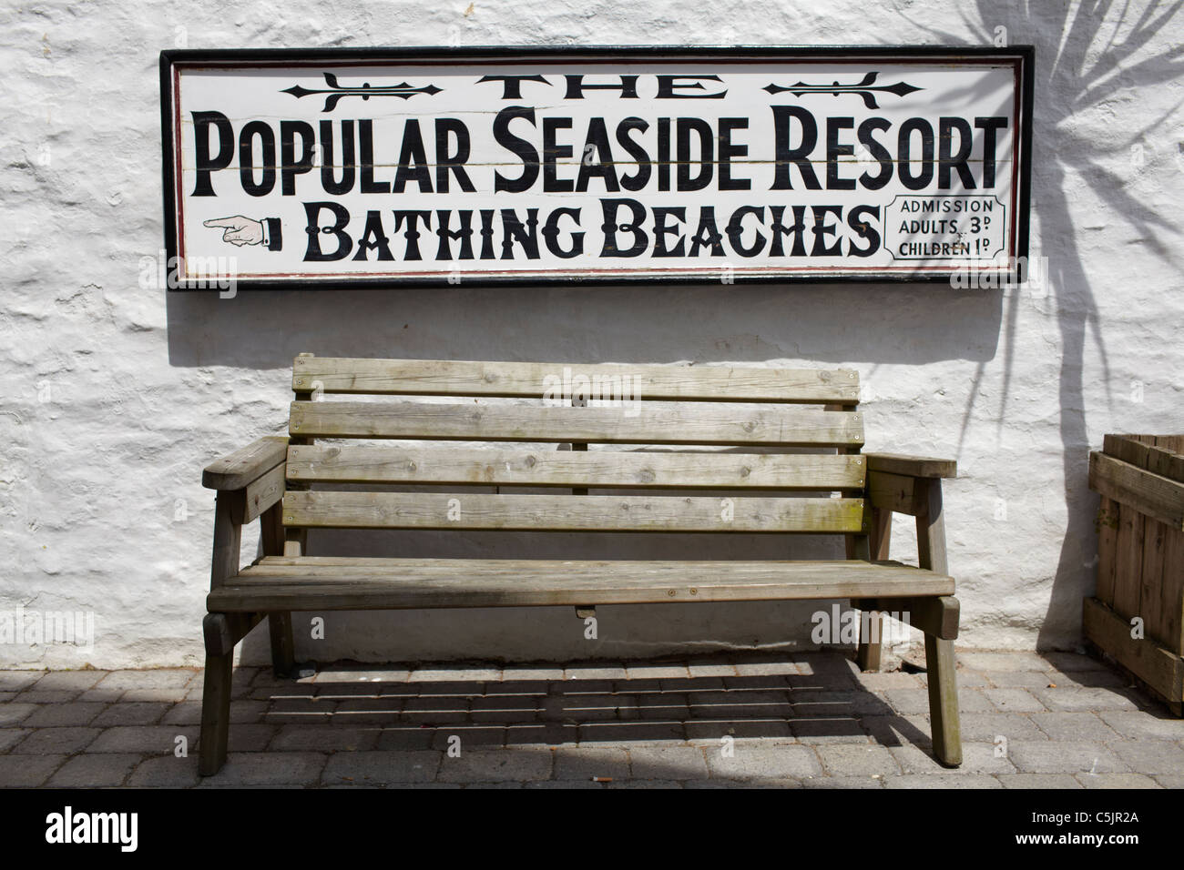 Popular bench hi-res stock photography and images - Alamy