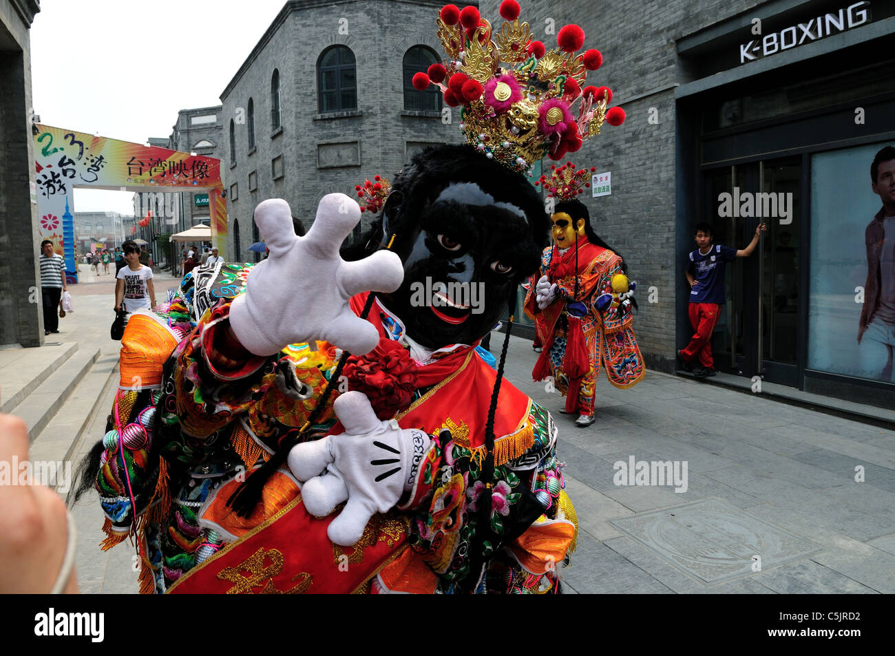 Attract people hi-res stock photography and images - Alamy