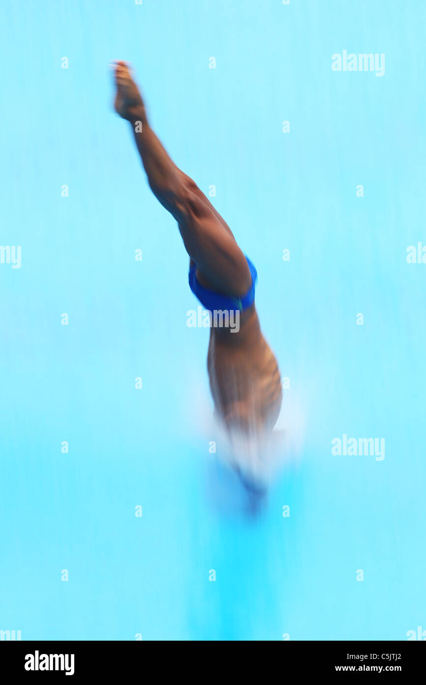 Mens diving hi-res stock photography and images - Alamy