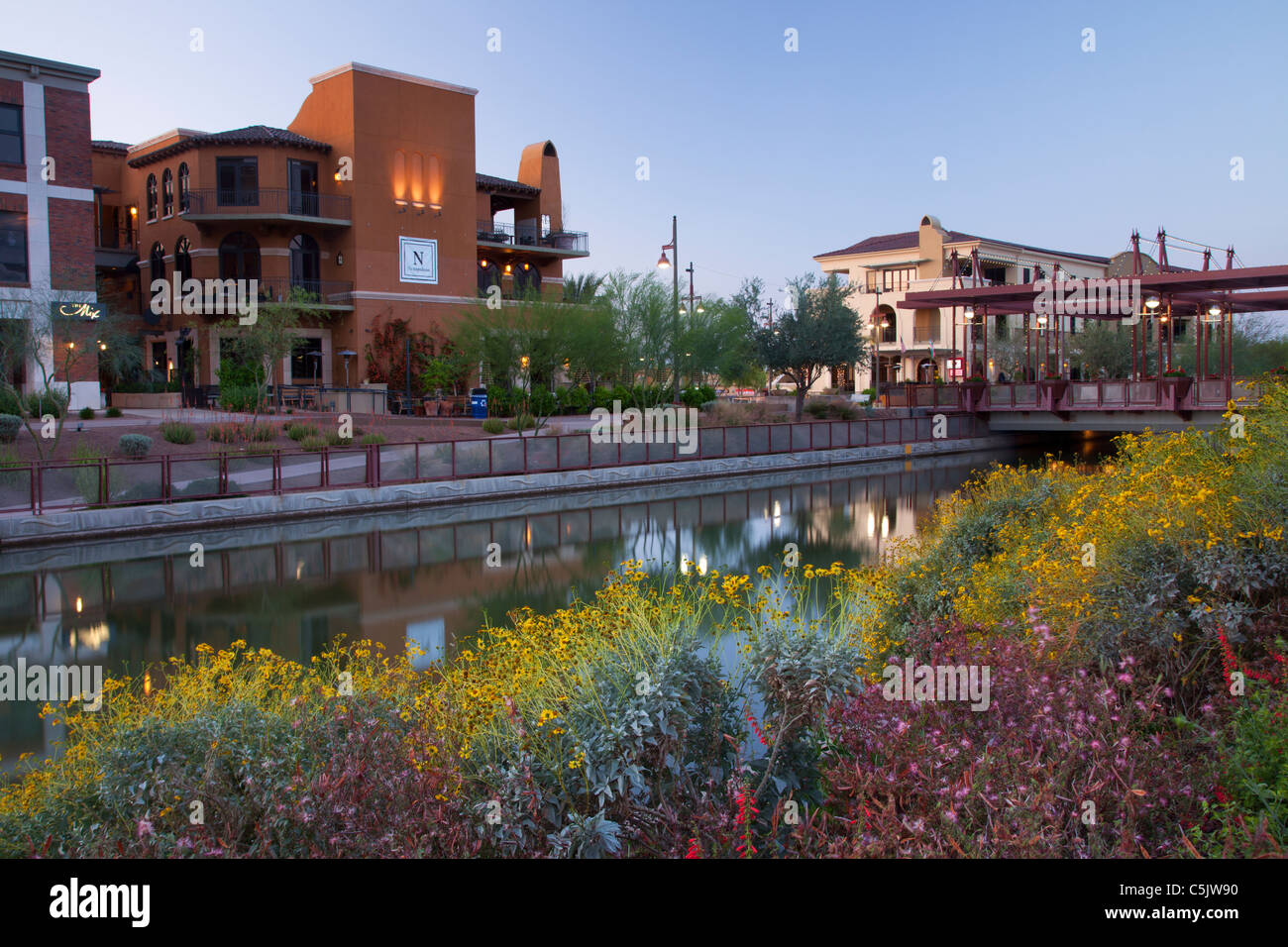 Retail waterfront hi-res stock photography and images - Alamy