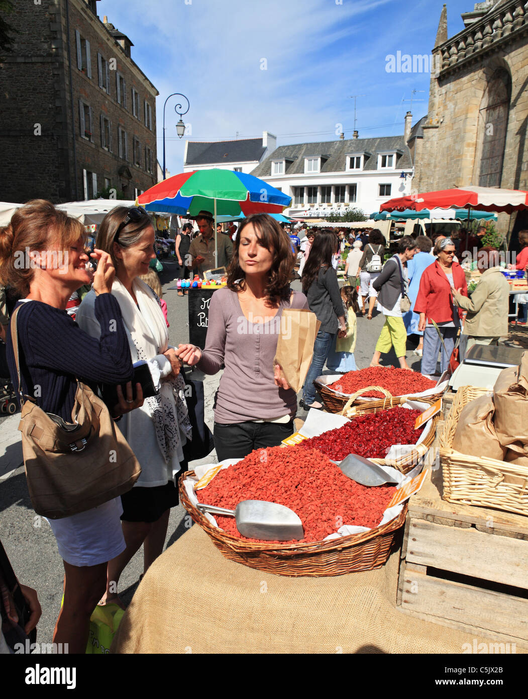 Rue de bretagne market hi-res stock photography and images - Alamy